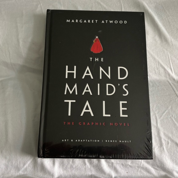 Margaret Atwood | Other | Nwt The Handmaids Tale The Graphic Novel ...